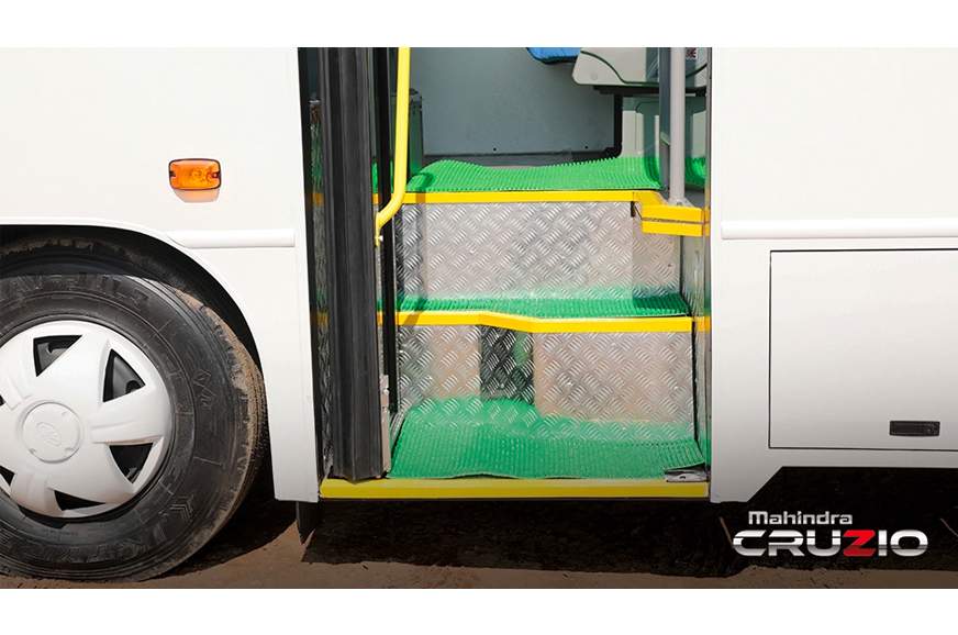 New Mahindra Cruzio Staffbus Buses 2022 On Road Price, Images, Specs ...